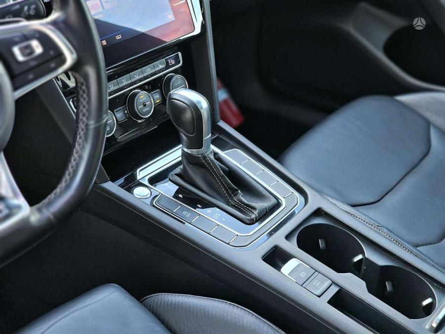 Melns Volkswagen Arteon 2017 Viļņa, ar dzinēja tilpumu 2.00 L un nobraukumu 258 tūkst. km par 16250 €, foto 27 vietnē AUTOMOTO.COM.LV