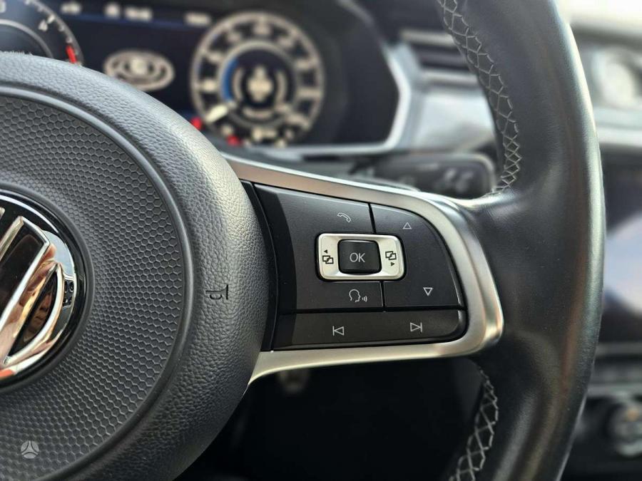 Melns Volkswagen Arteon 2017 Viļņa, ar dzinēja tilpumu 2.00 L un nobraukumu 258 tūkst. km par 16250 €, foto 31 vietnē AUTOMOTO.COM.LV