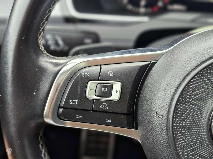 Melns Volkswagen Arteon 2017 Viļņa, ar dzinēja tilpumu 2.00 L un nobraukumu 258 tūkst. km par 15950 €, foto 35 vietnē AUTOMOTO.COM.LV