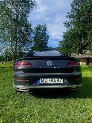Black Volkswagen Arteon 2018 in Riga, with an engine capacity of 2.00 L and mileage of 252 thousand km for 16999 €, photo 3 on AUTOMOTO.COM.LV