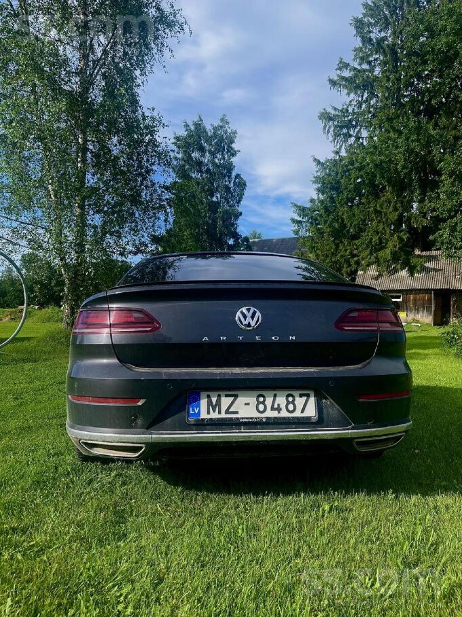 Black Volkswagen Arteon 2018 in Riga, with an engine capacity of 2.00 L and mileage of 252 thousand km for 16999 €, photo 3 on AUTOMOTO.COM.LV