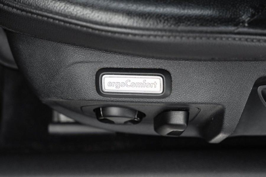 Black Volkswagen Arteon 2018 in Riga, with an engine capacity of 1.50 L and mileage of 161 thousand km for 18050 €, photo 12 on AUTOMOTO.COM.LV