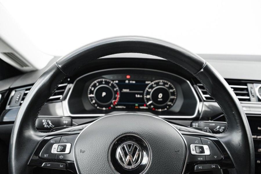 Black Volkswagen Arteon 2018 in Riga, with an engine capacity of 1.50 L and mileage of 161 thousand km for 18050 €, photo 14 on AUTOMOTO.COM.LV