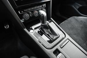 Black Volkswagen Arteon 2018 in Riga, with an engine capacity of 1.50 L and mileage of 161 thousand km for 18050 €, photo 15 on AUTOMOTO.COM.LV