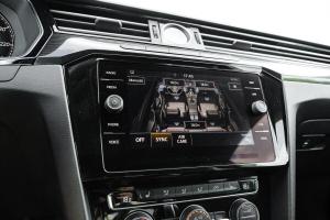 Black Volkswagen Arteon 2018 in Riga, with an engine capacity of 1.50 L and mileage of 161 thousand km for 18050 €, photo 18 on AUTOMOTO.COM.LV