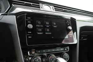 Black Volkswagen Arteon 2018 in Riga, with an engine capacity of 1.50 L and mileage of 161 thousand km for 18050 €, photo 24 on AUTOMOTO.COM.LV