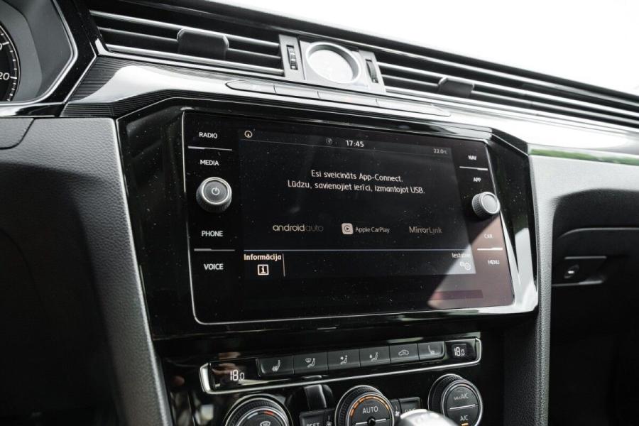 Black Volkswagen Arteon 2018 in Riga, with an engine capacity of 1.50 L and mileage of 161 thousand km for 18050 €, photo 25 on AUTOMOTO.COM.LV