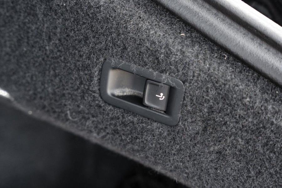 Black Volkswagen Arteon 2018 in Riga, with an engine capacity of 1.50 L and mileage of 161 thousand km for 18050 €, photo 28 on AUTOMOTO.COM.LV