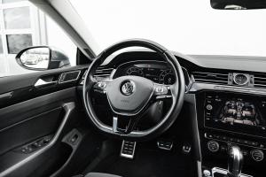 Black Volkswagen Arteon 2018 in Riga, with an engine capacity of 1.50 L and mileage of 161 thousand km for 18050 €, photo 30 on AUTOMOTO.COM.LV