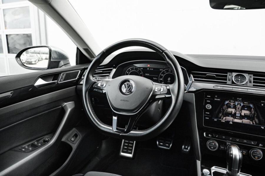 Black Volkswagen Arteon 2018 in Riga, with an engine capacity of 1.50 L and mileage of 161 thousand km for 18050 €, photo 30 on AUTOMOTO.COM.LV