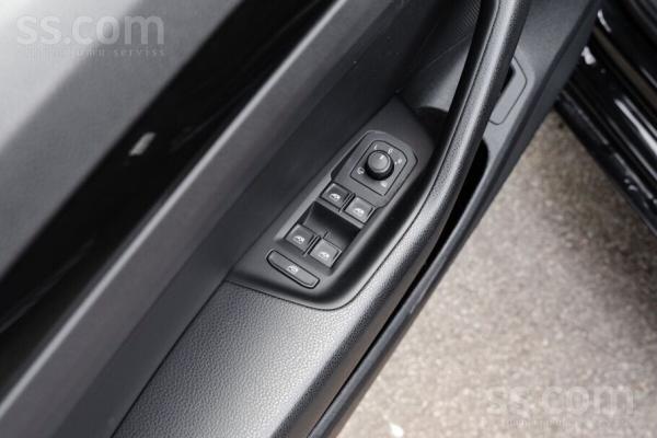Black Volkswagen Arteon 2018 in Riga, with an engine capacity of 1.50 L and mileage of 161 thousand km for 17750 €, photo 8 on AUTOMOTO.COM.LV