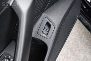 Black Volkswagen Arteon 2018 in Riga, with an engine capacity of 1.50 L and mileage of 161 thousand km for 17750 €, photo 10 on AUTOMOTO.COM.LV