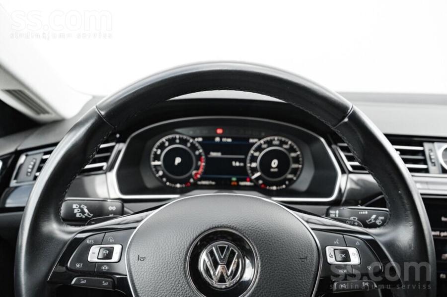 Black Volkswagen Arteon 2018 in Riga, with an engine capacity of 1.50 L and mileage of 161 thousand km for 17750 €, photo 14 on AUTOMOTO.COM.LV