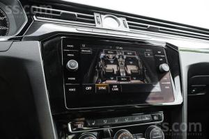 Black Volkswagen Arteon 2018 in Riga, with an engine capacity of 1.50 L and mileage of 161 thousand km for 17750 €, photo 18 on AUTOMOTO.COM.LV