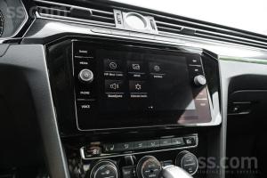 Black Volkswagen Arteon 2018 in Riga, with an engine capacity of 1.50 L and mileage of 161 thousand km for 17750 €, photo 24 on AUTOMOTO.COM.LV