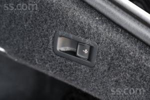 Black Volkswagen Arteon 2018 in Riga, with an engine capacity of 1.50 L and mileage of 161 thousand km for 17750 €, photo 28 on AUTOMOTO.COM.LV