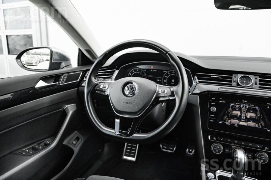 Black Volkswagen Arteon 2018 in Riga, with an engine capacity of 1.50 L and mileage of 161 thousand km for 17750 €, photo 30 on AUTOMOTO.COM.LV