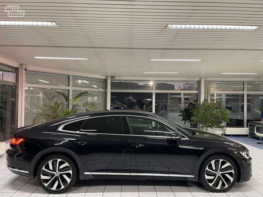 Black Volkswagen Arteon 2019 in Kaunas, with an engine capacity of 2.00 L and mileage of 83 thousand km for 27549 €, photo 4 on AUTOMOTO.COM.LV