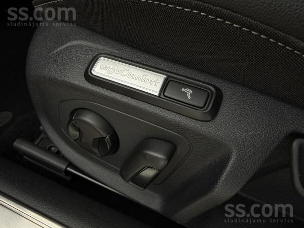 Black Volkswagen Arteon 2020 in Riga, with an engine capacity of 2.00 L and mileage of 110 thousand km for 24500 €, photo 7 on AUTOMOTO.COM.LV