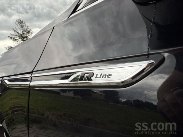 Black Volkswagen Arteon 2020 in Riga, with an engine capacity of 2.00 L and mileage of 110 thousand km for 24500 €, photo 8 on AUTOMOTO.COM.LV
