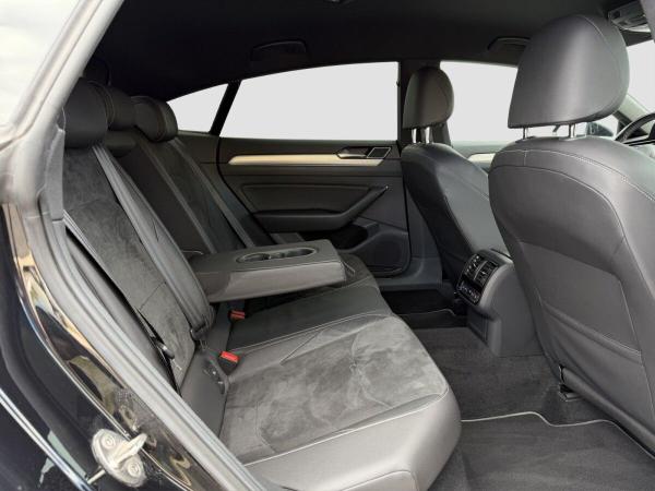 Melns Volkswagen Arteon 2020 Pērnava, ar dzinēja tilpumu 2.00 L un nobraukumu 112 tūkst. km par 27150 €, foto 6 vietnē AUTOMOTO.COM.LV