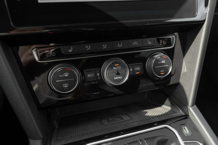 Melns Volkswagen Arteon 2020 Viļņa, ar dzinēja tilpumu 2.00 L un nobraukumu 82 tūkst. km par 23950 €, foto 32 vietnē AUTOMOTO.COM.LV