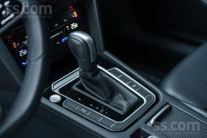 Black Volkswagen Arteon 2024 in Riga, with an engine capacity of 2.00 L and mileage of 28 thousand km for 32900 €, photo 20 on AUTOMOTO.COM.LV