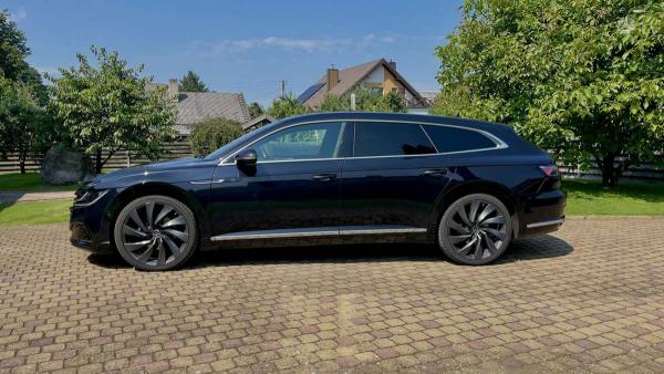 Black Volkswagen Arteon 2020 in Klaipeda, with an engine capacity of 1.97 L and mileage of 131 thousand km for 29100 €, photo 6 on AUTOMOTO.COM.LV