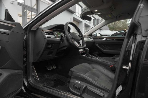 Black Volkswagen Arteon 2021 in Vilnius, with an engine capacity of 1.97 L and mileage of 131 thousand km for 26500 €, photo 3 on AUTOMOTO.COM.LV