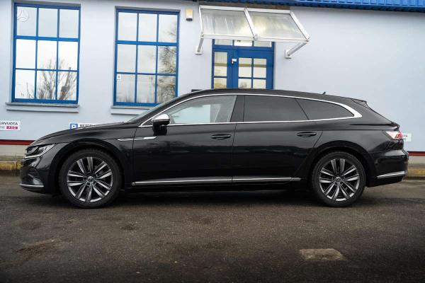 Black Volkswagen Arteon 2021 in Vilnius, with an engine capacity of 1.97 L and mileage of 131 thousand km for 26500 €, photo 4 on AUTOMOTO.COM.LV