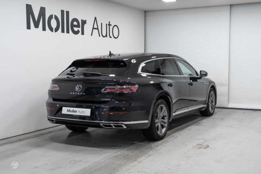 Black Volkswagen Arteon 2021 in Vilnius, with an engine capacity of 1.40 L and mileage of 112 thousand km for 23900 €, photo 4 on AUTOMOTO.COM.LV