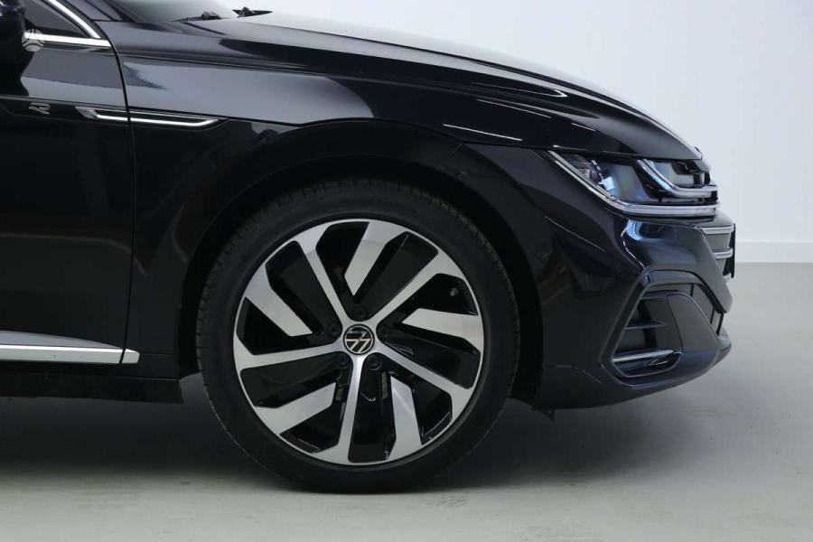 Black Volkswagen Arteon 2021 in Vilnius, with an engine capacity of 1.40 L and mileage of 137 thousand km for 25990 €, photo 4 on AUTOMOTO.COM.LV