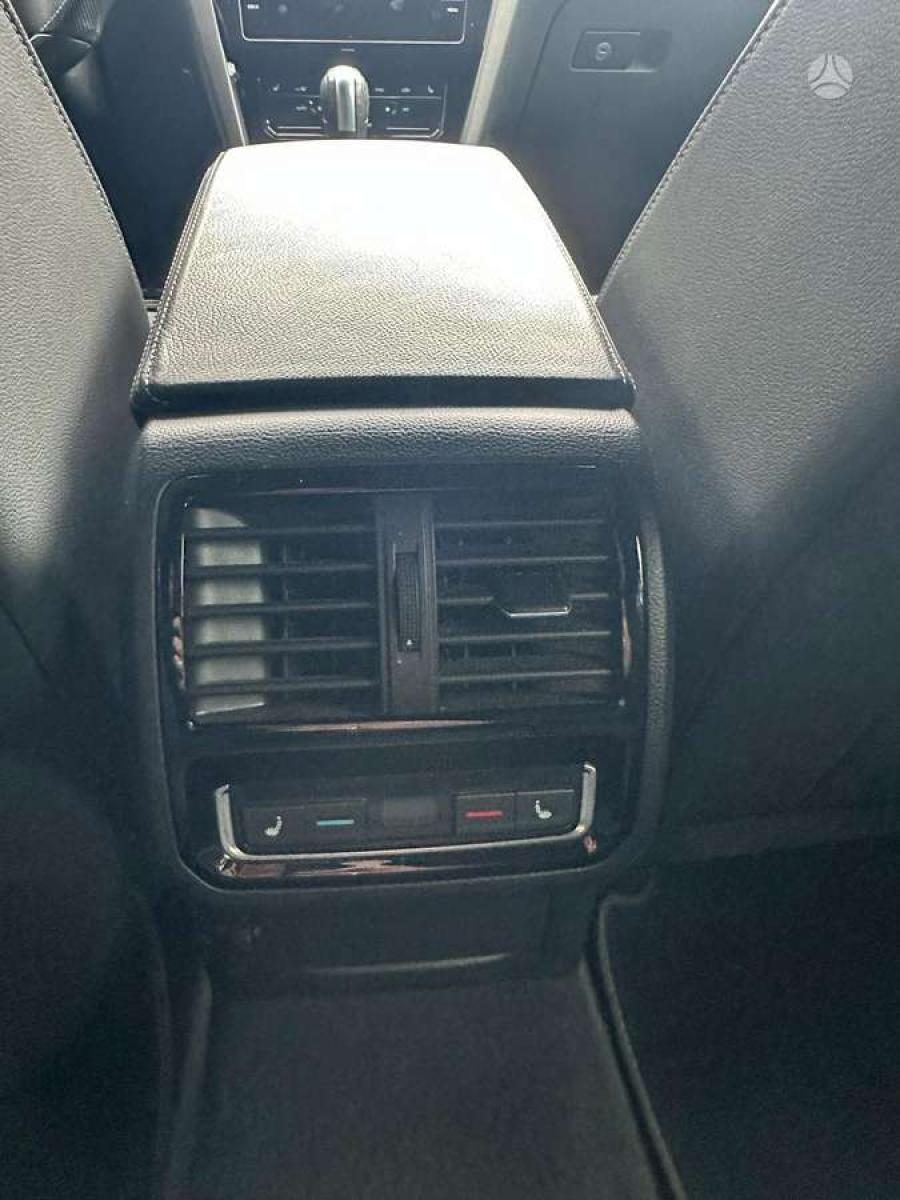 Black Volkswagen Arteon 2021 in Kaunas, with an engine capacity of 1.97 L and mileage of 286 thousand km for 15999 €, photo 12 on AUTOMOTO.COM.LV