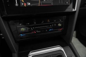 Black Volkswagen Arteon 2021 in Vilnius, with an engine capacity of 2.00 L and mileage of 149 thousand km for 28500 €, photo 10 on AUTOMOTO.COM.LV