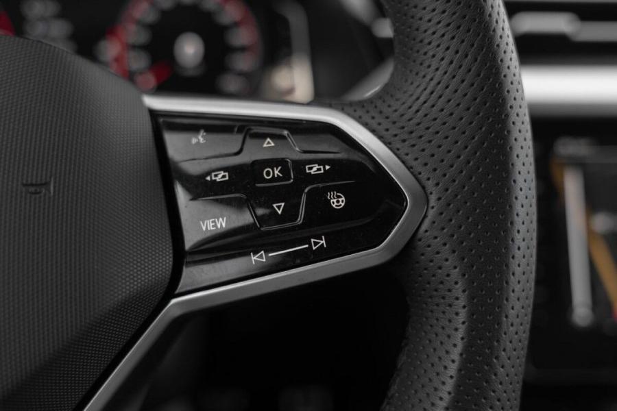 Black Volkswagen Arteon 2021 in Vilnius, with an engine capacity of 2.00 L and mileage of 149 thousand km for 28500 €, photo 11 on AUTOMOTO.COM.LV