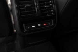 Black Volkswagen Arteon 2021 in Vilnius, with an engine capacity of 2.00 L and mileage of 149 thousand km for 28500 €, photo 14 on AUTOMOTO.COM.LV