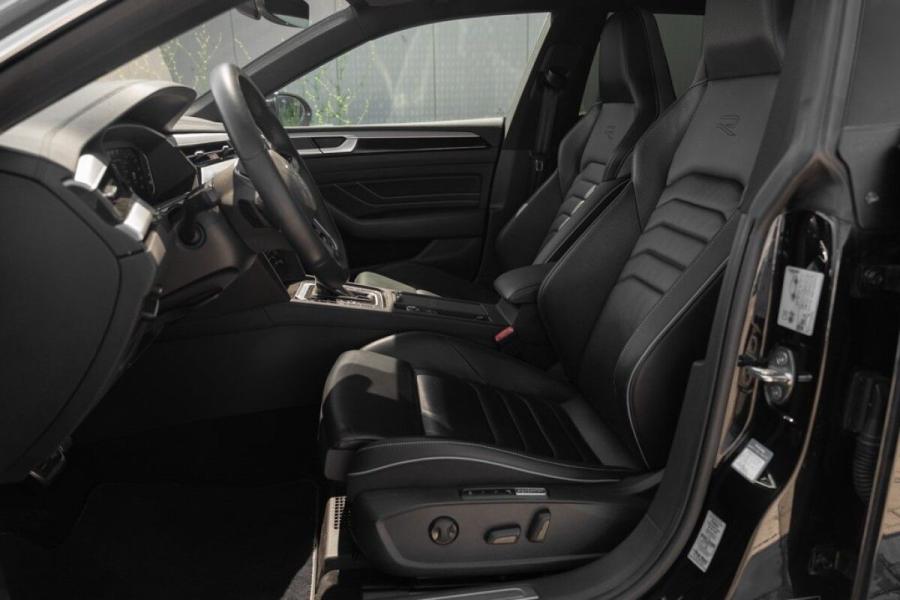 Black Volkswagen Arteon 2021 in Vilnius, with an engine capacity of 2.00 L and mileage of 149 thousand km for 28500 €, photo 15 on AUTOMOTO.COM.LV