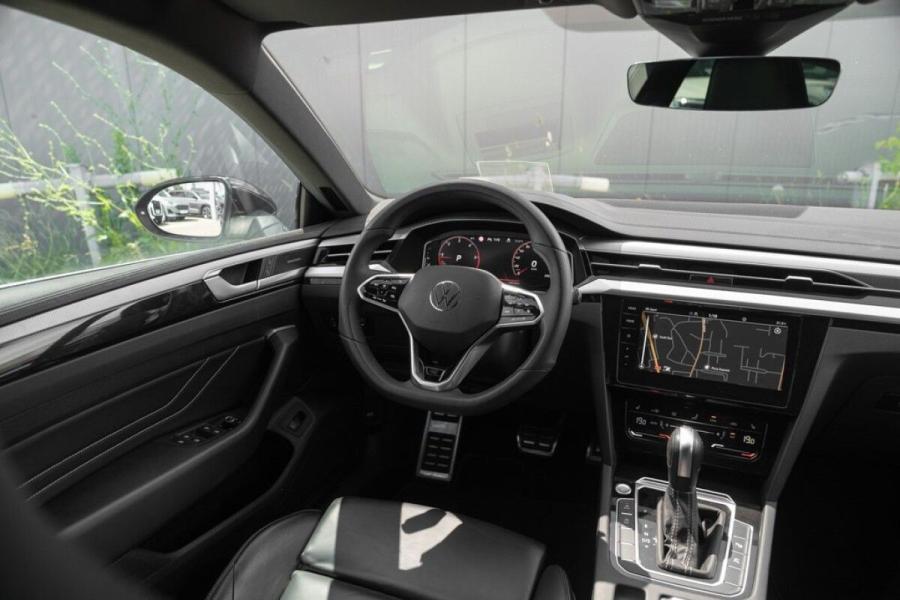 Black Volkswagen Arteon 2021 in Vilnius, with an engine capacity of 2.00 L and mileage of 149 thousand km for 28500 €, photo 19 on AUTOMOTO.COM.LV