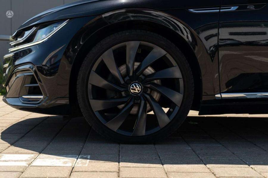 Black Volkswagen Arteon 2021 in Vilnius, with an engine capacity of 2.00 L and mileage of 149 thousand km for 28500 €, photo 5 on AUTOMOTO.COM.LV