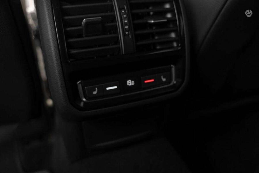 Black Volkswagen Arteon 2021 in Vilnius, with an engine capacity of 2.00 L and mileage of 149 thousand km for 28500 €, photo 14 on AUTOMOTO.COM.LV