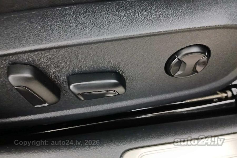 Black Volkswagen Arteon 2021 in Tallinn, with an engine capacity of 2.00 L and mileage of 107 thousand km for 32995 €, photo 17 on AUTOMOTO.COM.LV