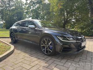 Black Volkswagen Arteon 2021 in Riga, with an engine capacity of 2.00 L and mileage of 127 thousand km for 33000 €, photo 3 on AUTOMOTO.COM.LV