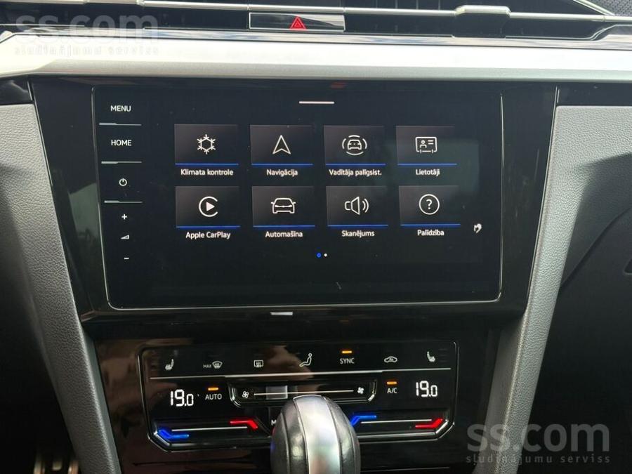 Black Volkswagen Arteon 2021 in Riga, with an engine capacity of 2.00 L and mileage of 127 thousand km for 33000 €, photo 12 on AUTOMOTO.COM.LV