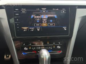 Black Volkswagen Arteon 2021 in Riga, with an engine capacity of 2.00 L and mileage of 127 thousand km for 33000 €, photo 15 on AUTOMOTO.COM.LV