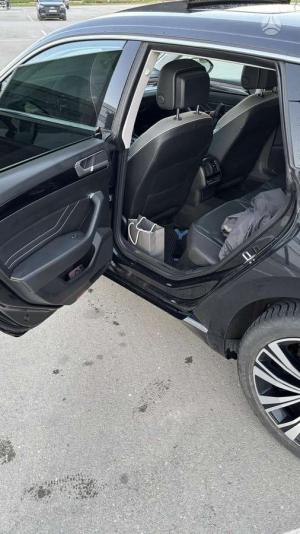 Black Volkswagen Arteon 2021 in Kaunas, with an engine capacity of 1.40 L and mileage of 151 thousand km for 18000 €, photo 8 on AUTOMOTO.COM.LV