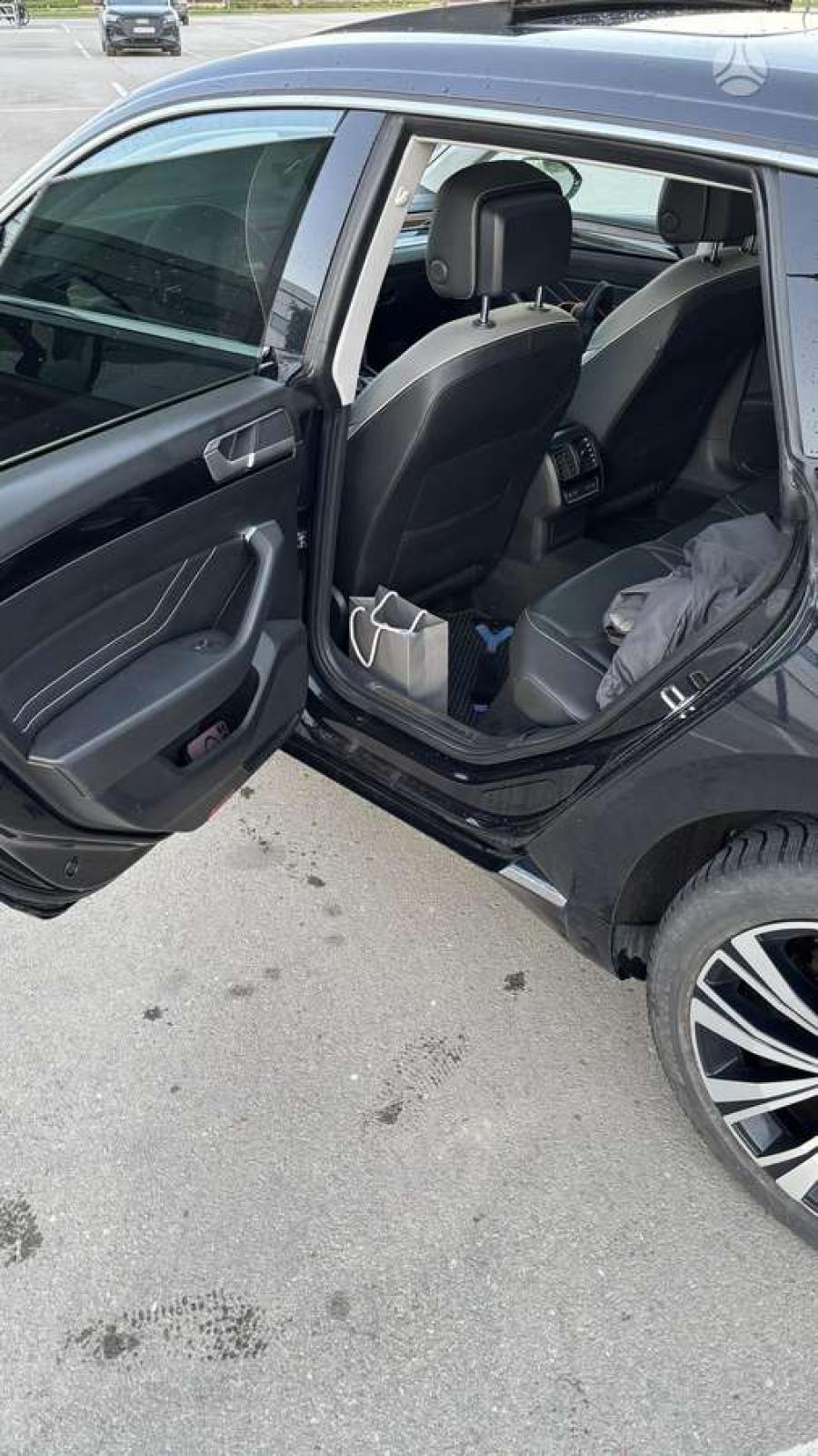 Black Volkswagen Arteon 2021 in Kaunas, with an engine capacity of 1.40 L and mileage of 151 thousand km for 18000 €, photo 8 on AUTOMOTO.COM.LV