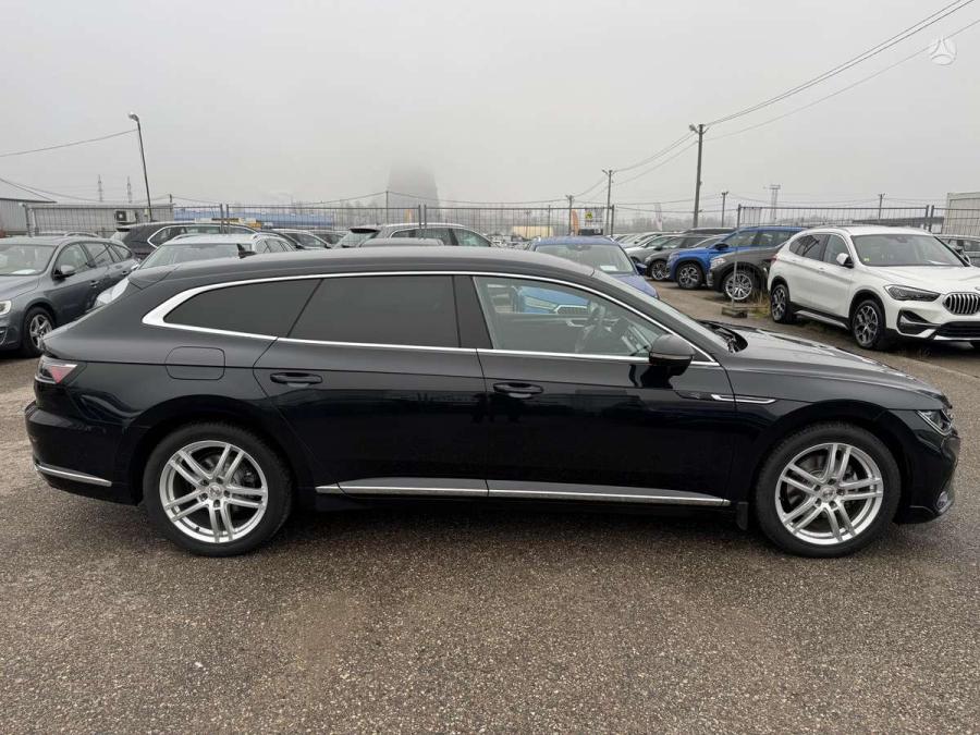 Black Volkswagen Arteon 2022 in Kaunas, with an engine capacity of 1.97 L and mileage of 137 thousand km for 27800 €, photo 4 on AUTOMOTO.COM.LV