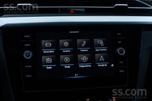 Melns Volkswagen Arteon 2022 Rīga, ar dzinēja tilpumu 2.00 L un nobraukumu 53 tūkst. km par 24500 €, foto 24 vietnē AUTOMOTO.COM.LV