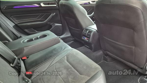 Black Volkswagen Arteon 2022 in Tallinn, with an engine capacity of 2.00 L and mileage of 139 thousand km for 24999 €, photo 10 on AUTOMOTO.COM.LV