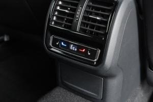 Black Volkswagen Arteon 2022 in Riga, with an engine capacity of 1.40 L and mileage of 142 thousand km for 22900 €, photo 11 on AUTOMOTO.COM.LV